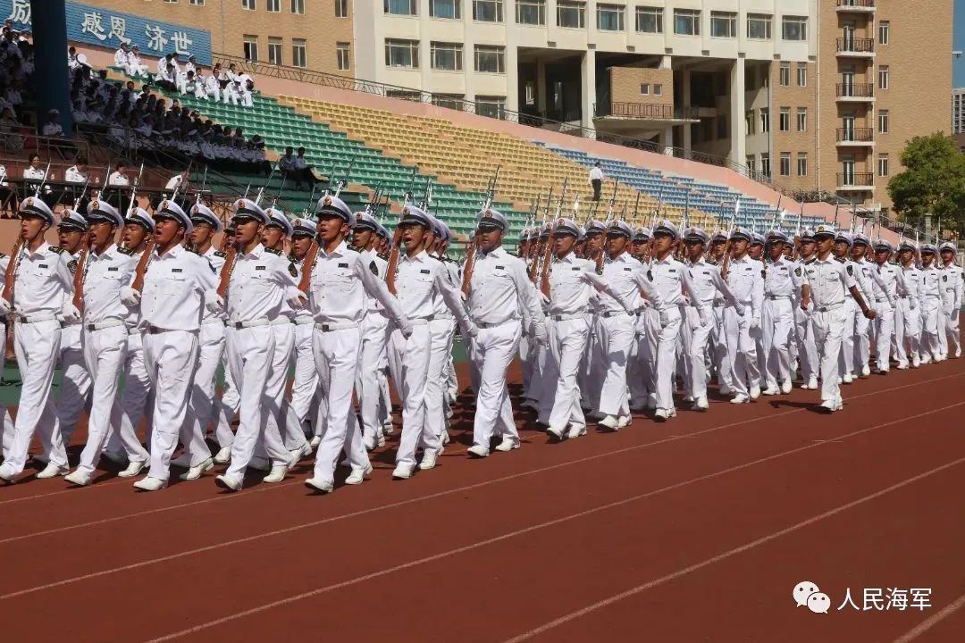 震撼 | 千人大方队，他们来领航_央广网