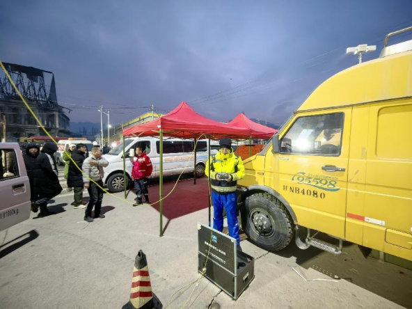 不忘本色，挺膺担当——回望抗震救灾中冲锋的退役军人身影_央广网