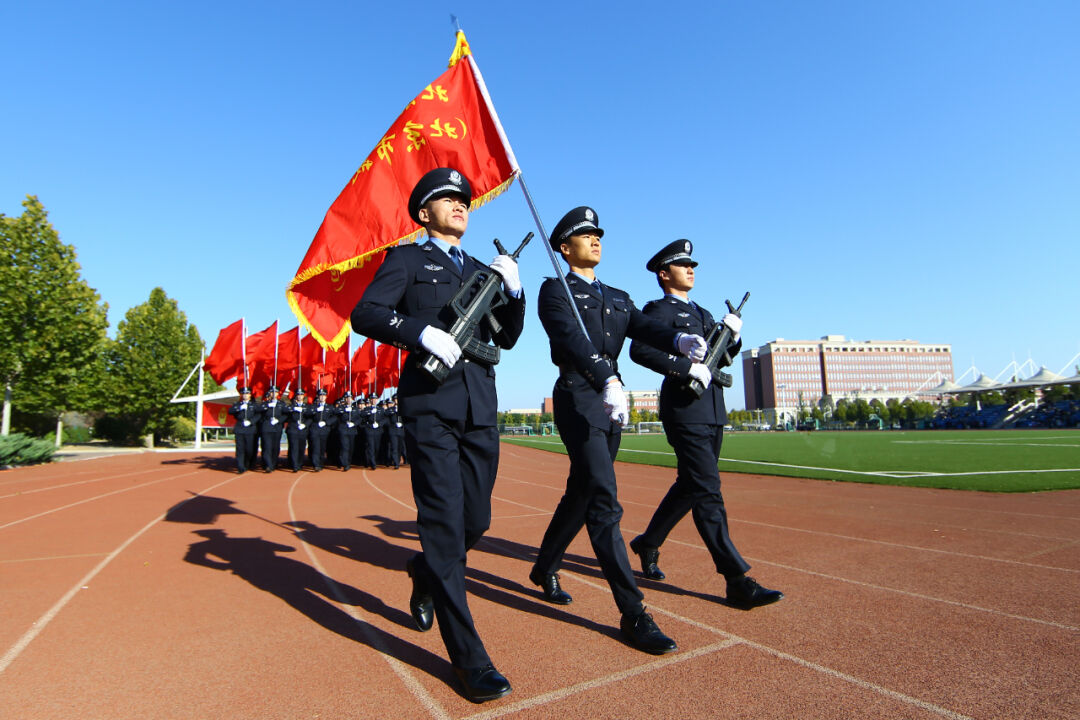 监狱戒毒人民警察唱响《中国人民警察警歌》_央广网