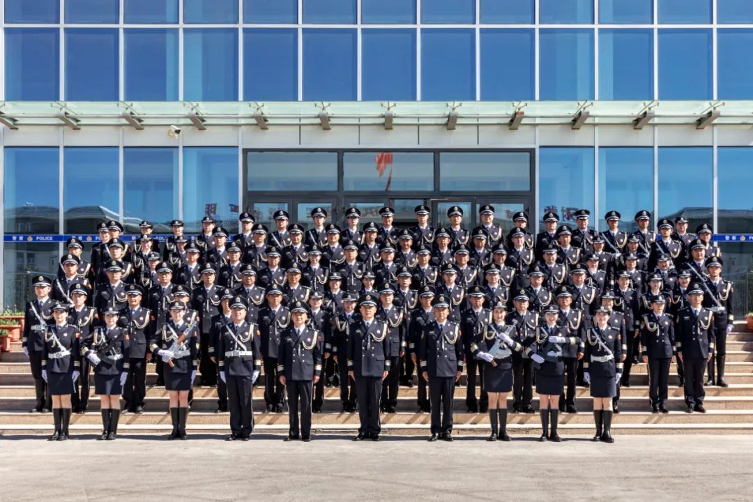 监狱戒毒人民警察唱响《中国人民警察警歌》_央广网