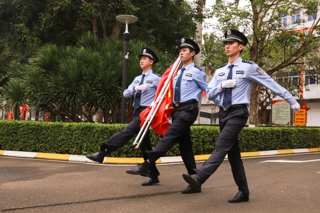 监狱戒毒人民警察唱响《中国人民警察警歌》_央广网
